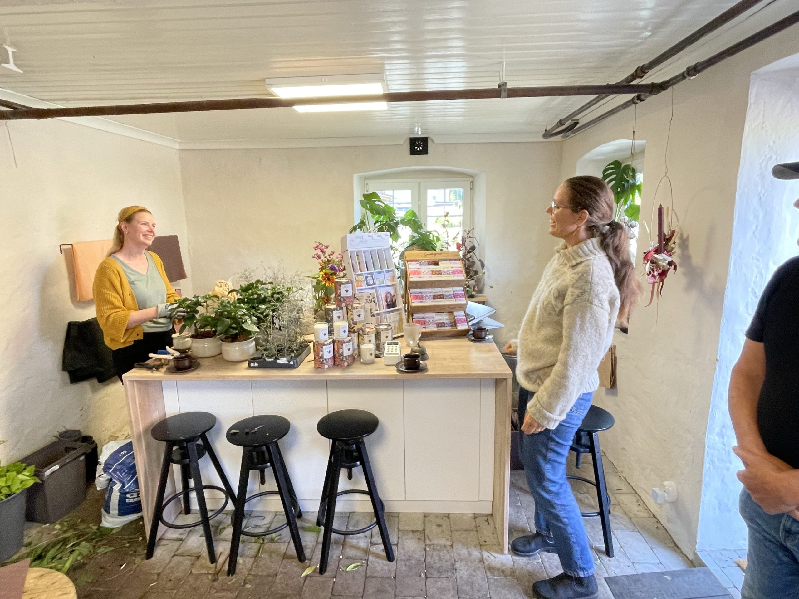 Flora & Floristik i Dalsjöfors erbjuder blomsterprenumerationer och obemannad handel med Jobbs ...